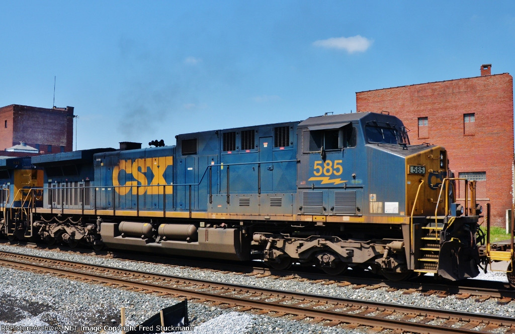CSX 585